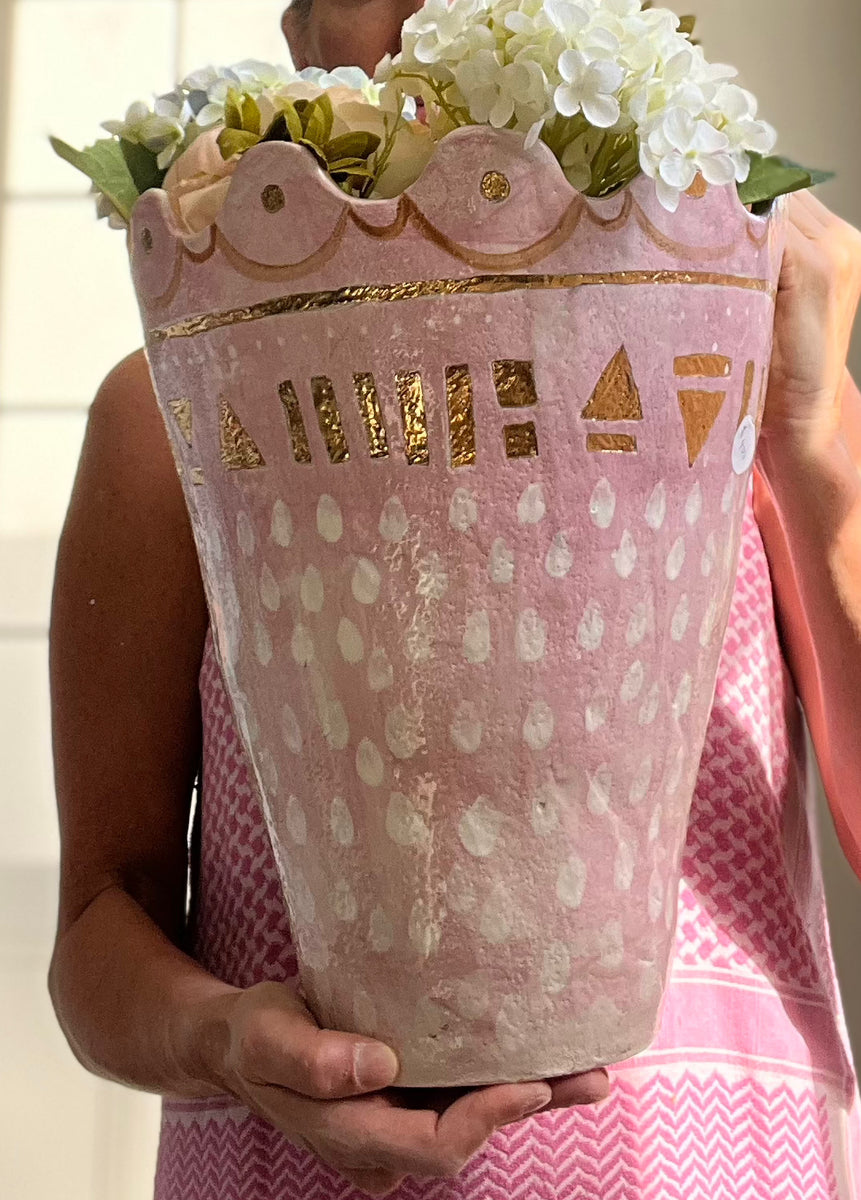 The Crown Vase – Carla Dinnage Ceramics